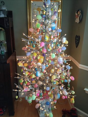 28 Gorgeous Easter Christmas Tree Ideas That Bring Holiday Magic to Spring